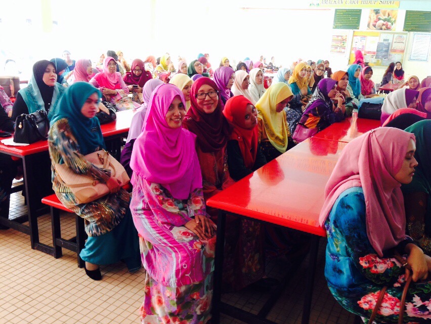 SMK BUKIT SENTOSA: Jamuan Hari Raya Anjuran KGK SMKBS