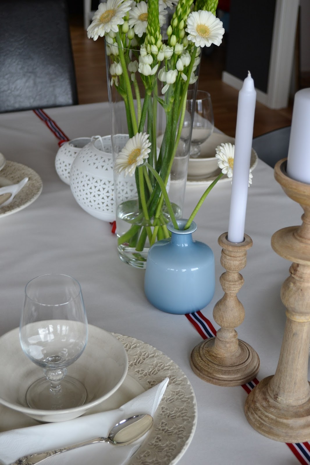 NICCOS HUS: Borddekking til 17.Mai...