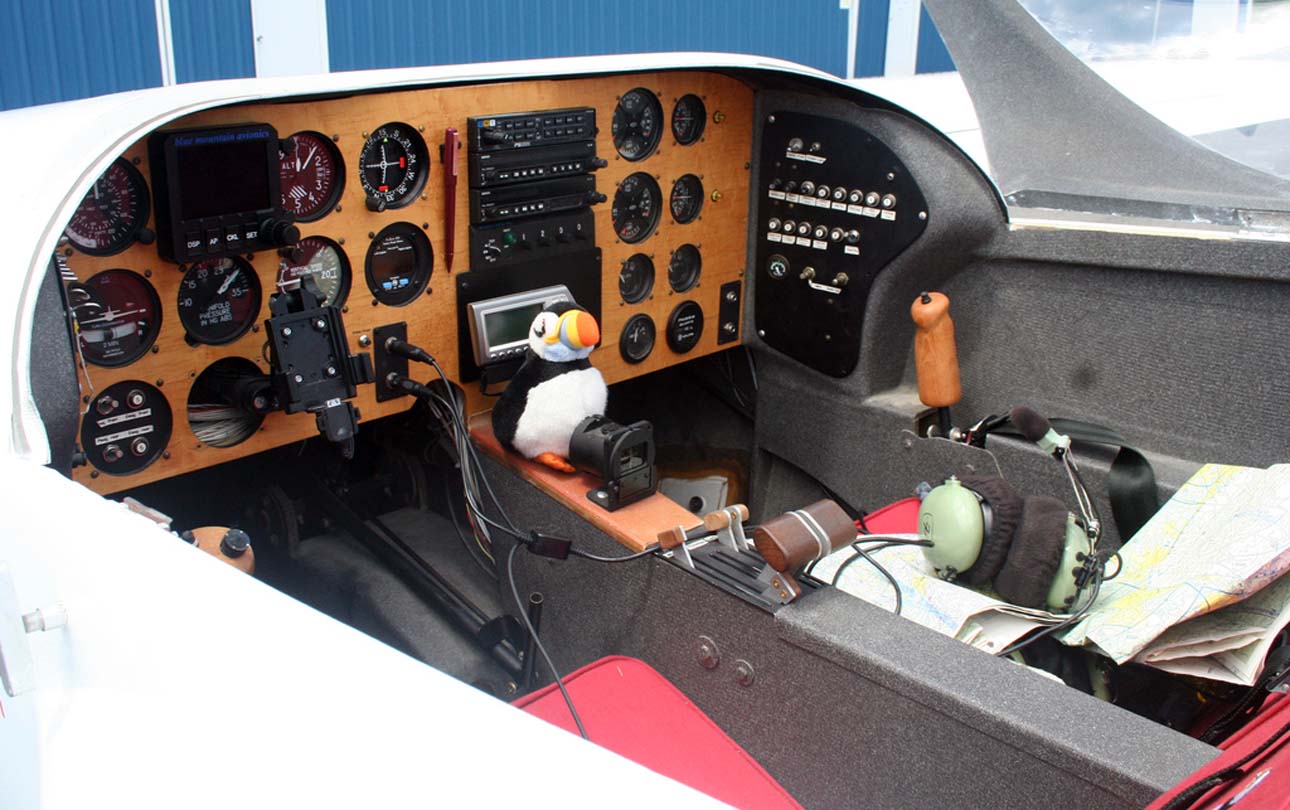 nhungdoicanh: Rutan 40/74 Defiant