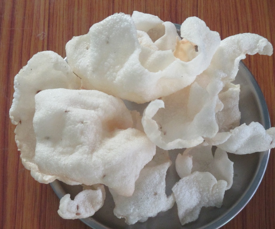 Making of rice vadam using banana leaf (Elai vadam)