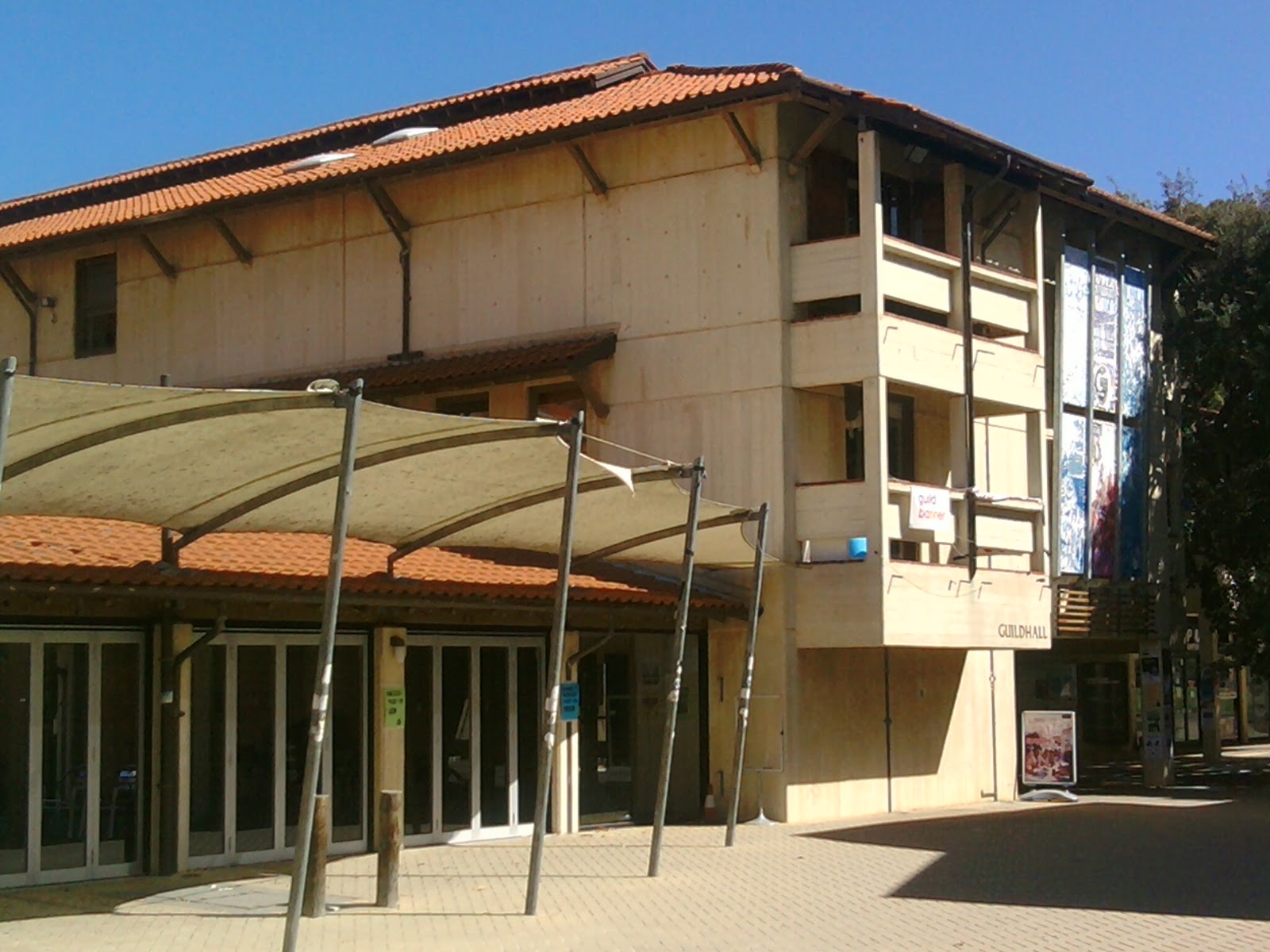 Hackett Drive: Swan River in the background.