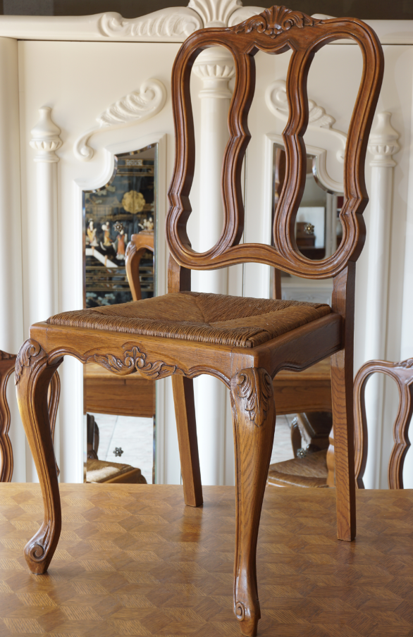 Modern Antyki: Stół ludwikowski