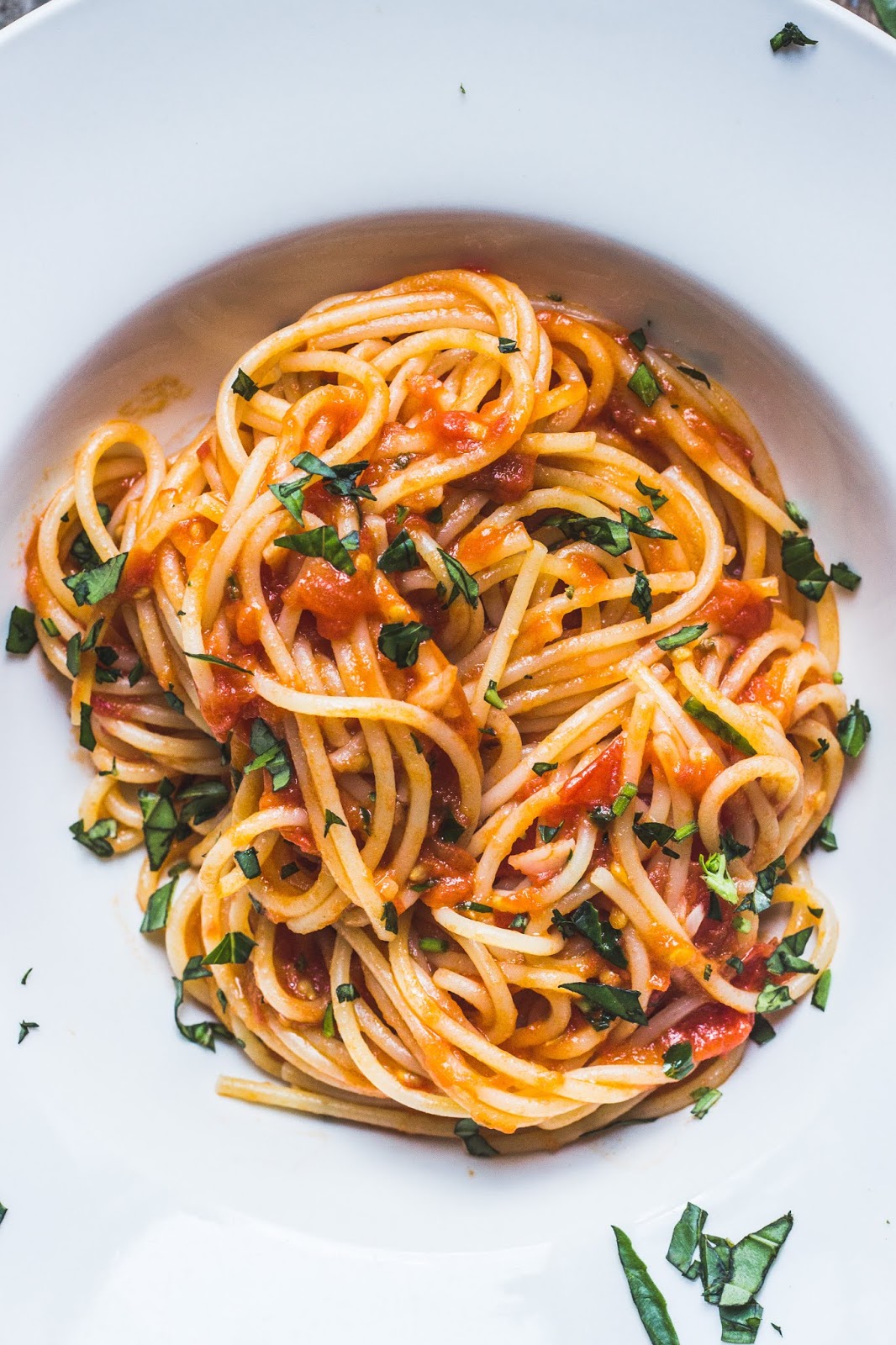 NAJPROSTSZY MAKARON. SPAGHETTI AL POMODORO | Wegan Nerd - roślinne ...