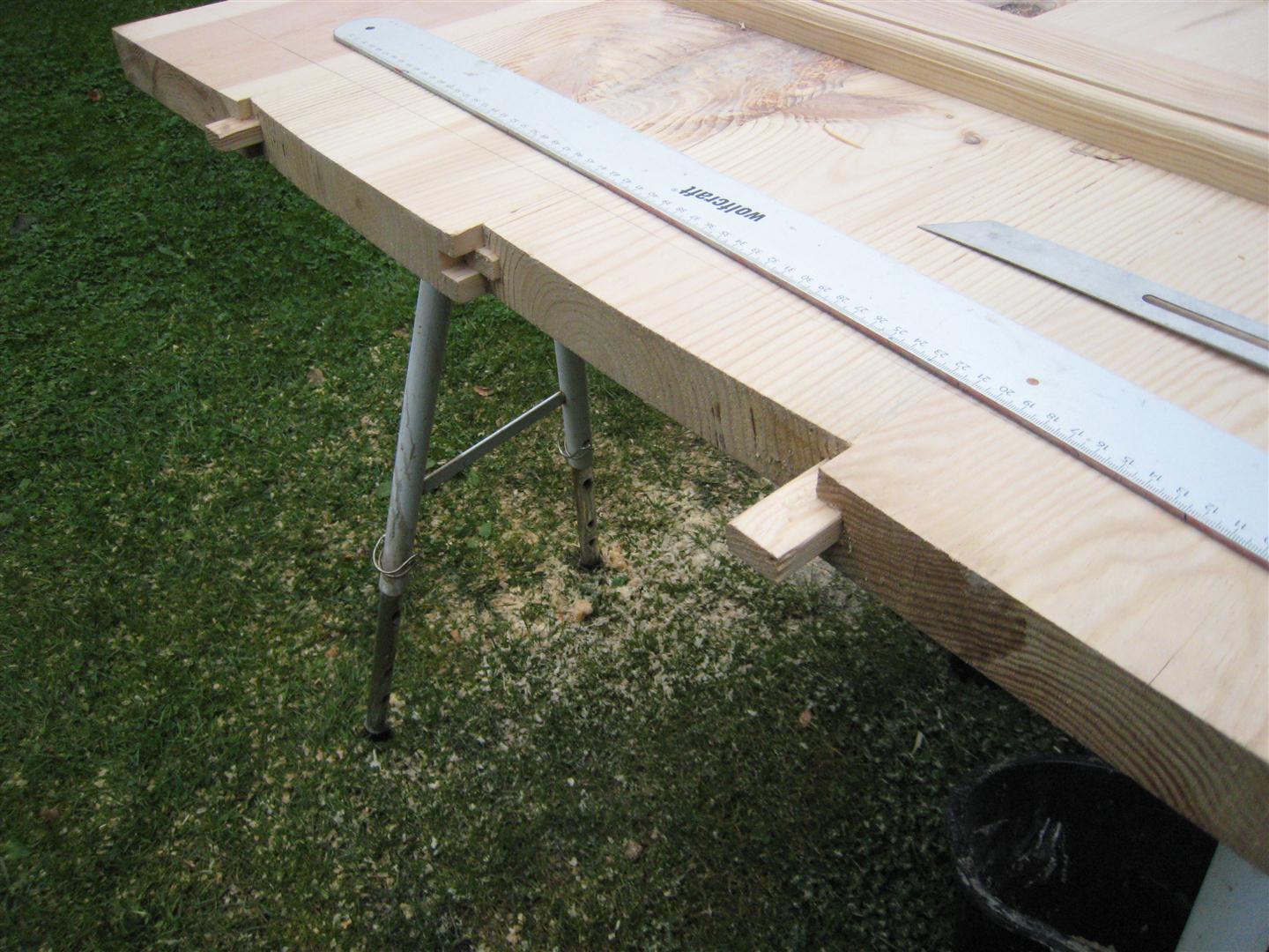 Mariehem i Skåne: Bygga en enkel plankdörr...