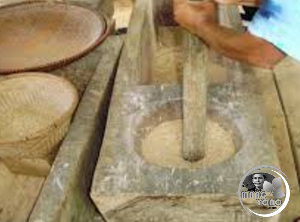 Cara Penggilingan Gabah Menggunakan Alat Tradisional Lesung dan Alu