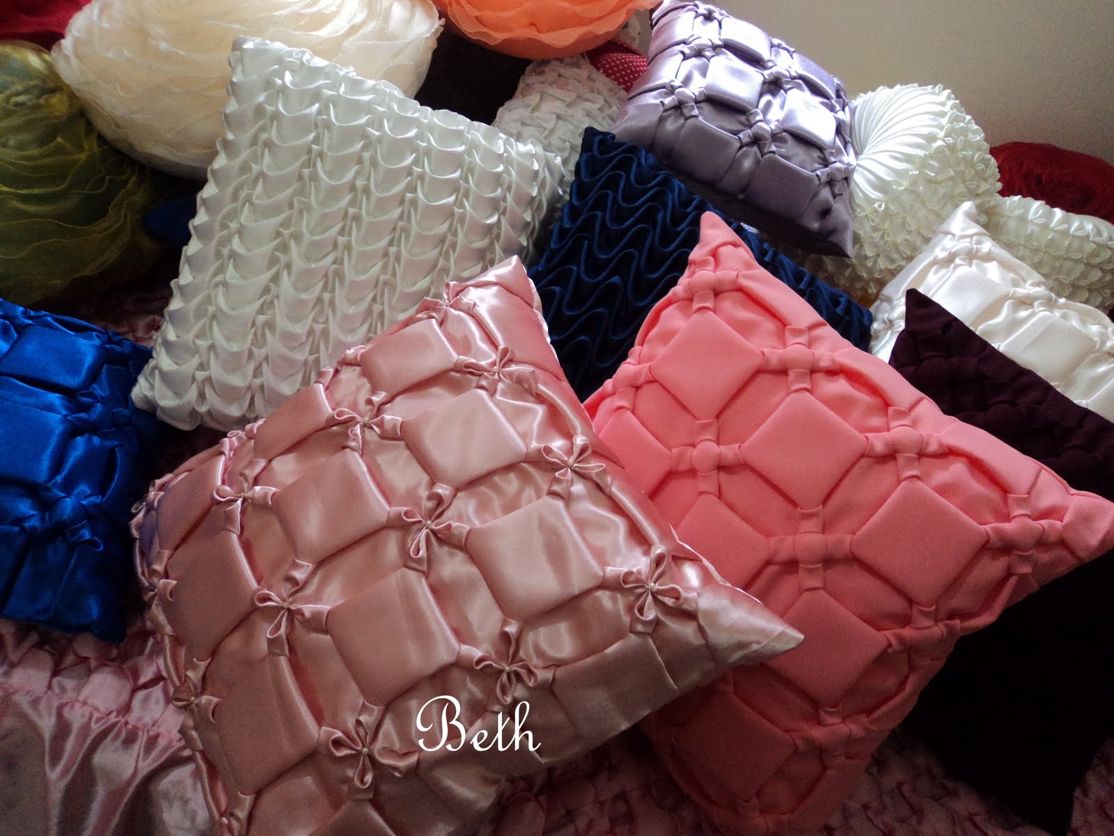 beth Lima almofadas em capitonê: ALMOFADAS CAPITONE E ROSA | Throw ...