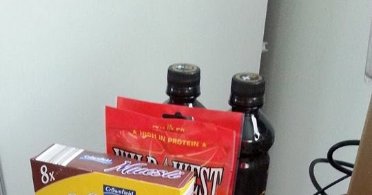 Ruusunen astumassa piikkilankaan : Tetsataan tetsataan joka päivä ...