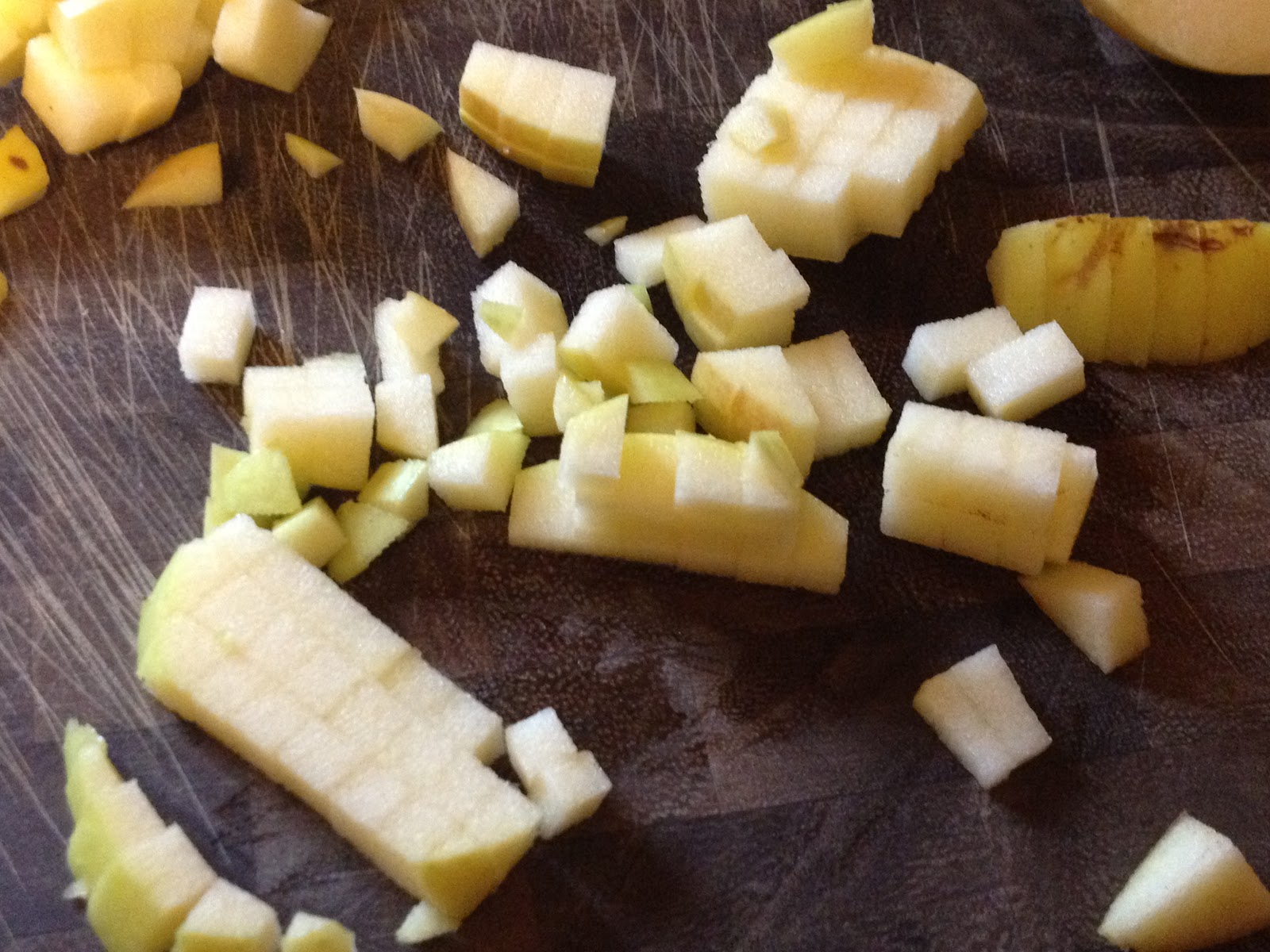 Axiom At Home: How to Quickly Dice an Apple