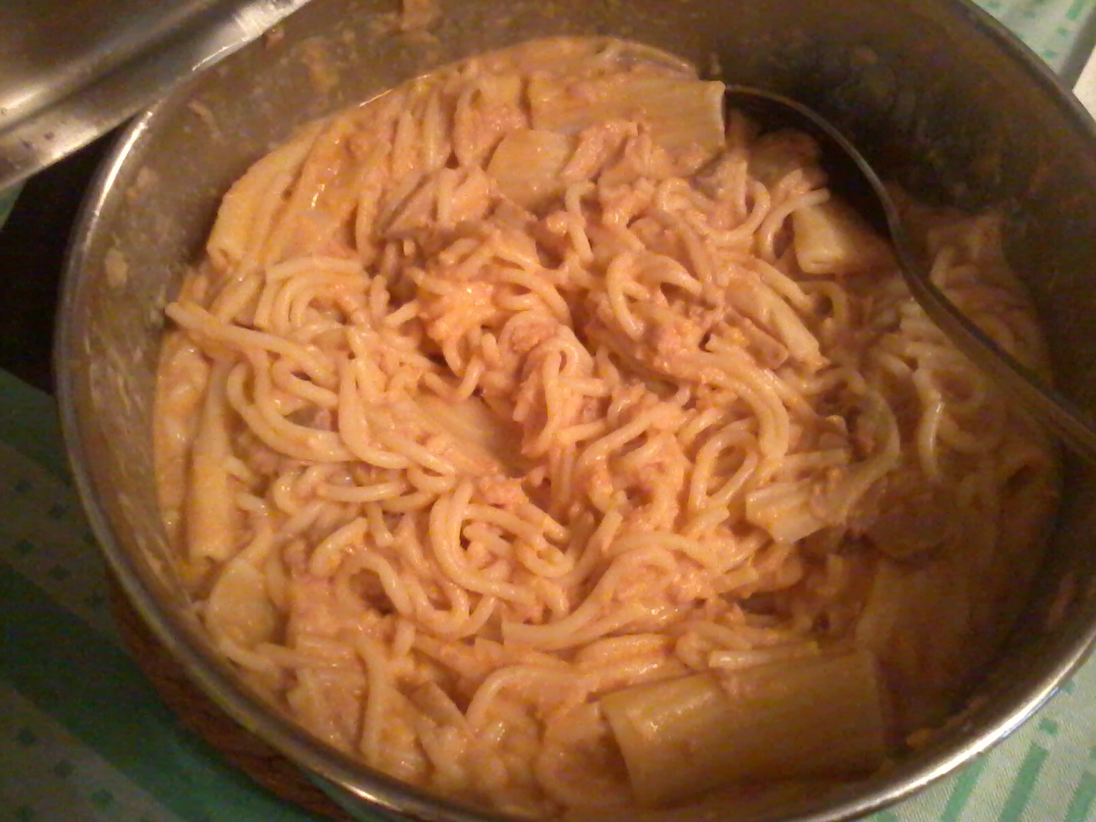 Dicas e Sugestões Gastronómicas: Esparguete com atum e natas