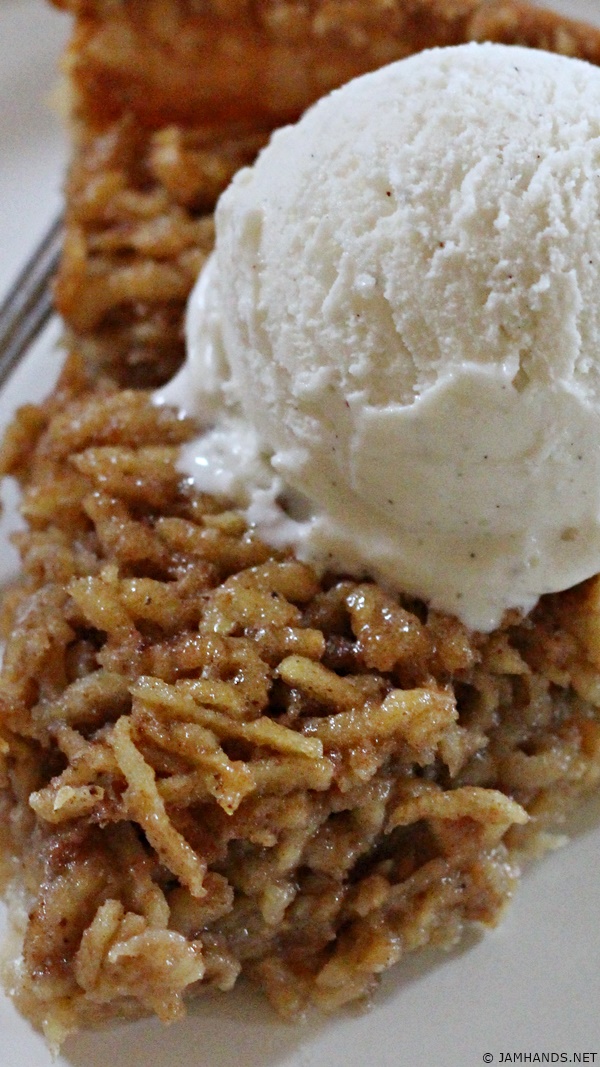 Unbelievably Good Shredded Apple Pie