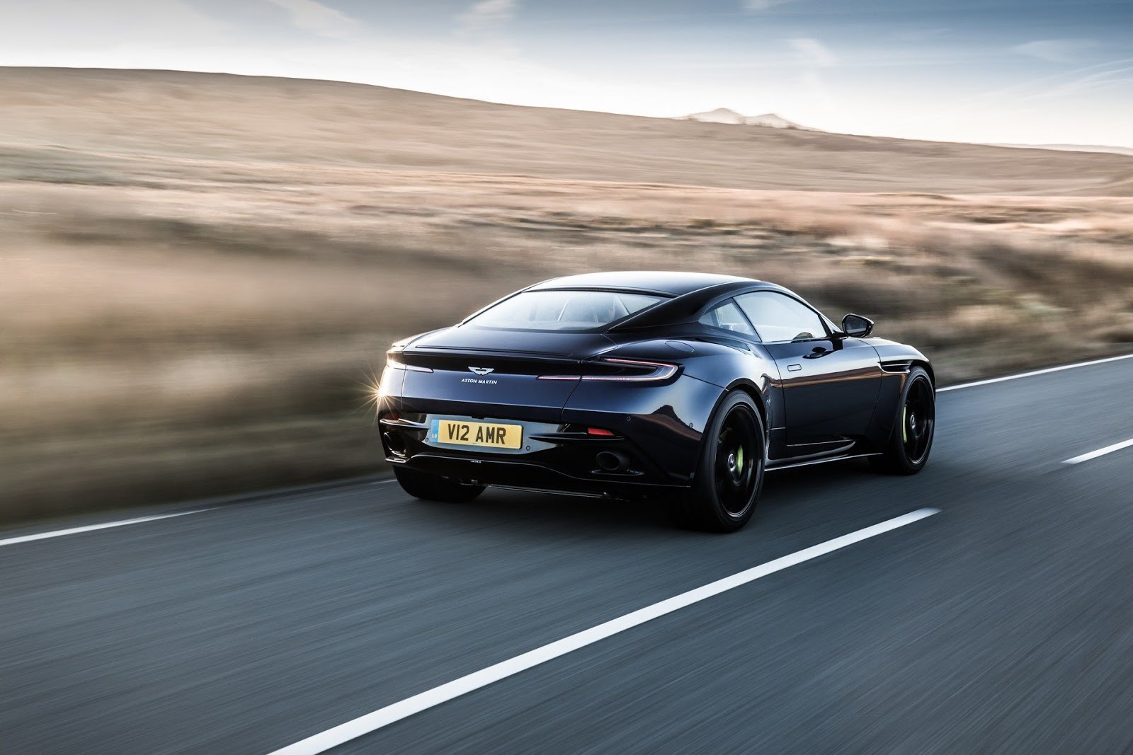 Car News Update: Aston Martin DB11 AMR ที่สุดของรุ่นกับพละกำลัง 630 แรงม้า