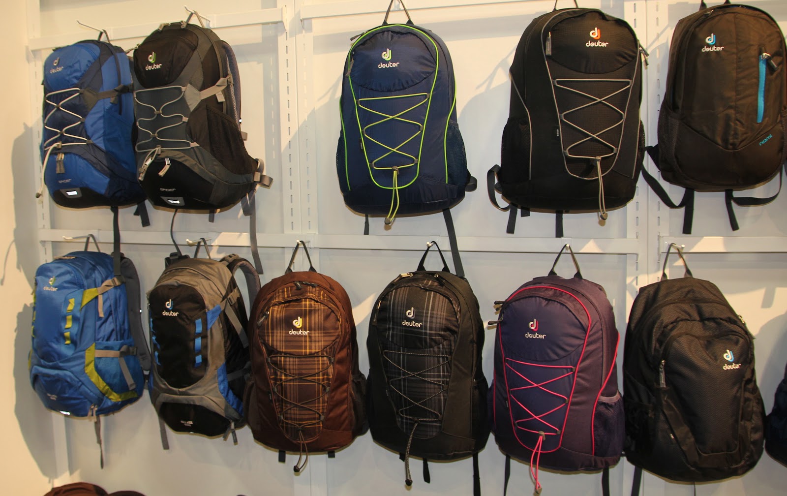 [question] Old Deuter Backpack front string. : r/CampingGear