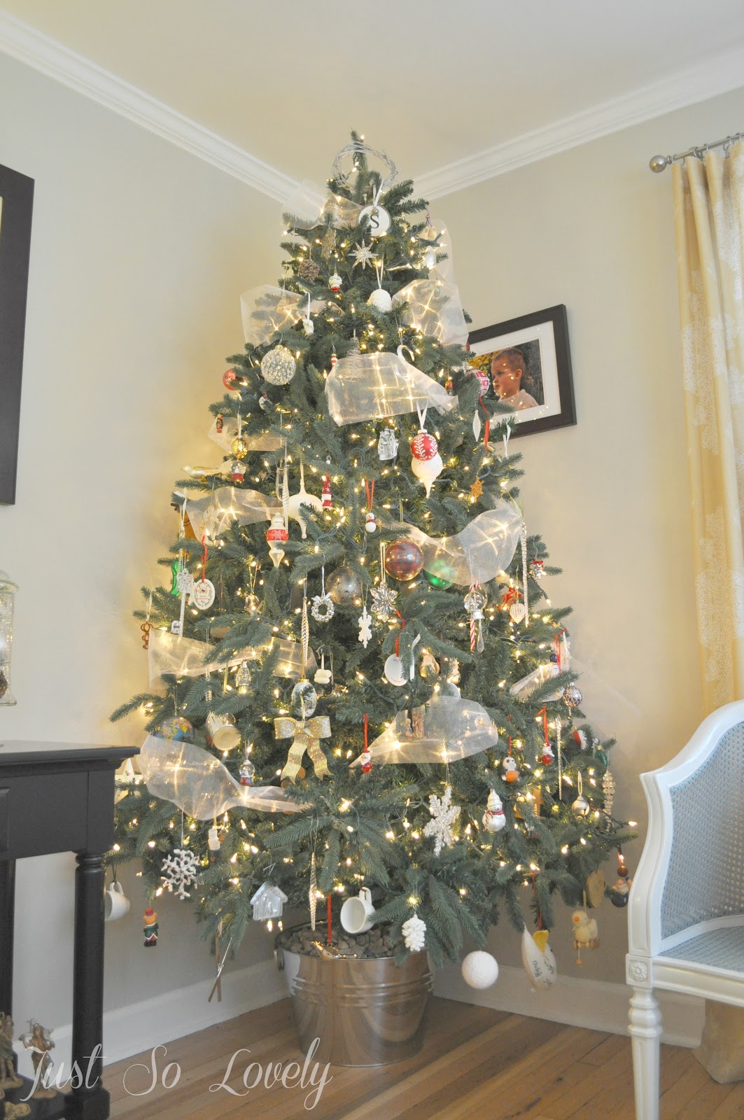 Just So Lovely: Crown of Thorns Tree Topper