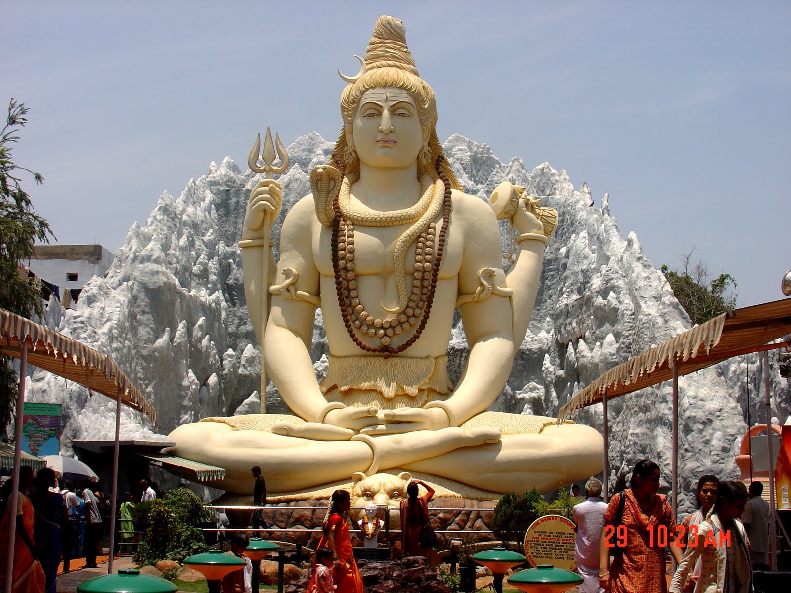 Chitra Ramaswamy's Travelogue: Kempfort Shiva - Bengaluru