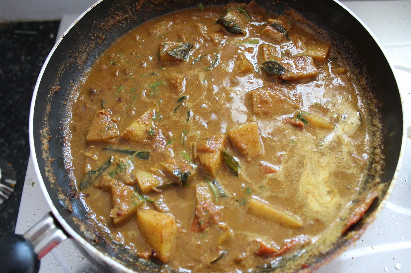VIRUTHUNAGAR VEG SALNA / POTATO SALNA ( PAROTA SALNA)