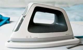 nabila farchani's: Perkembangan teknologi pada setrika