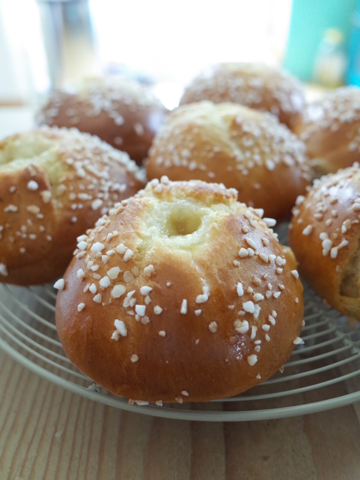 Yasmin Limbert: FINNISH BUTTER EYE BUNS - VOISILMAPULLA