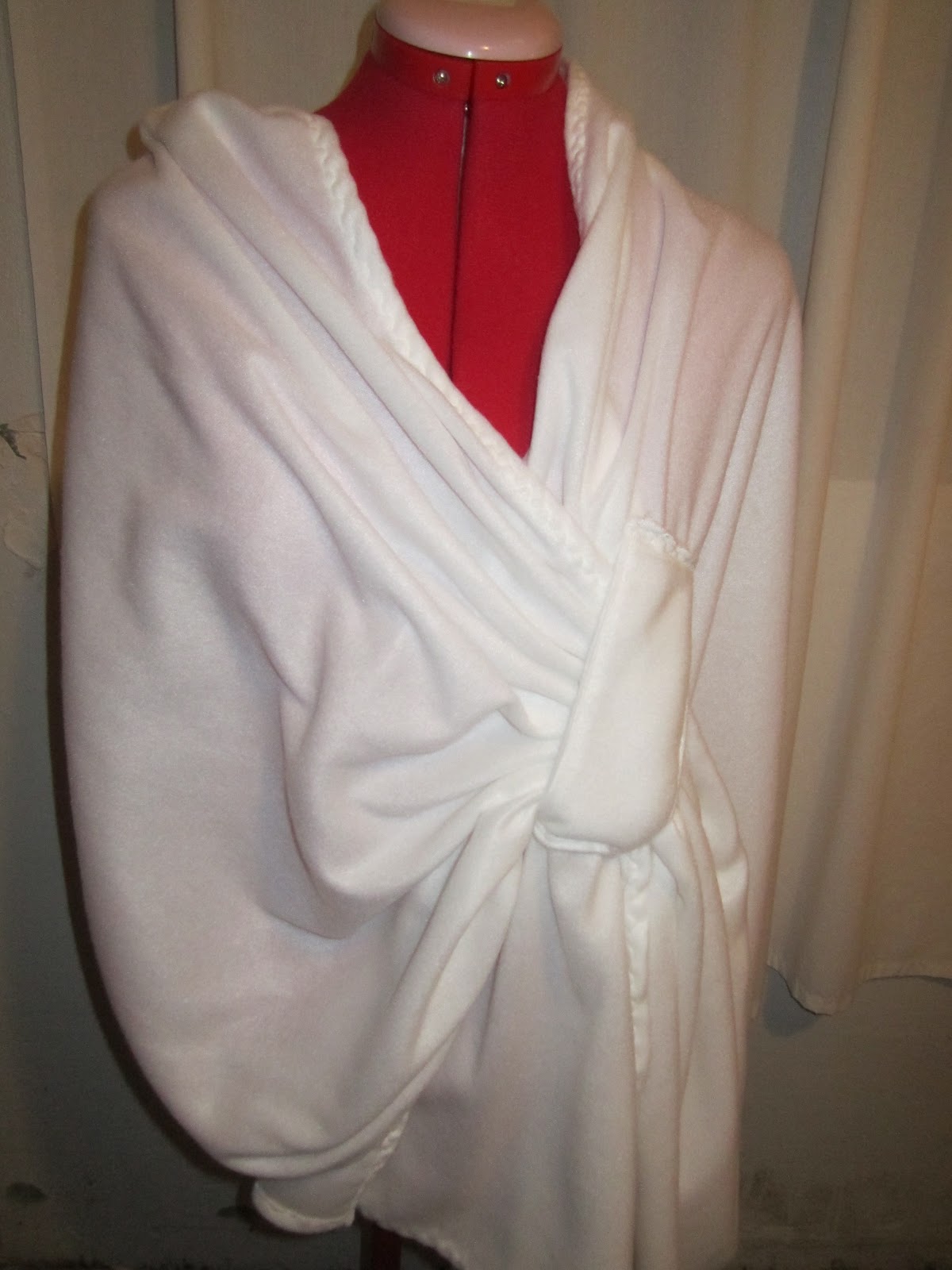 Home Living: Easy to Make: Fleece Shawls