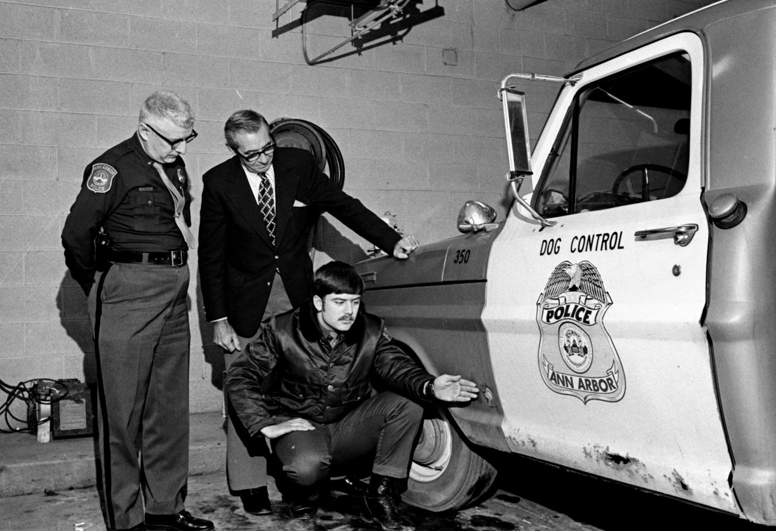 RETRO KIMMER'S BLOG: STEVE HILL CHASES DOWN BANK ROBBERS WITH DOG ...