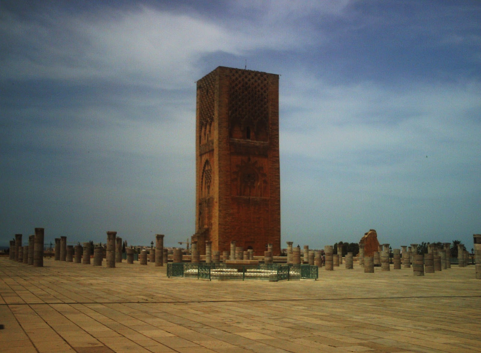 Andrea Guida em Viagens Fantásticas !!!: Torre Hassan .... em Rabat ...