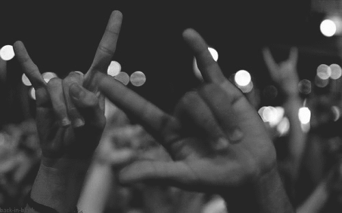 Espaço Rock: Algumas GIFS bem Rock N' Roll para vocês.