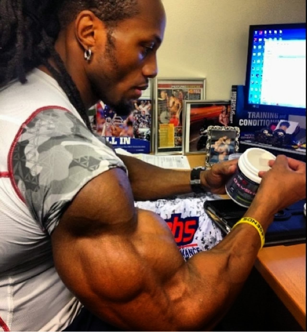 Ulisses-Jr-Male-Fitness-Model+(9).jpg (1280×1386)