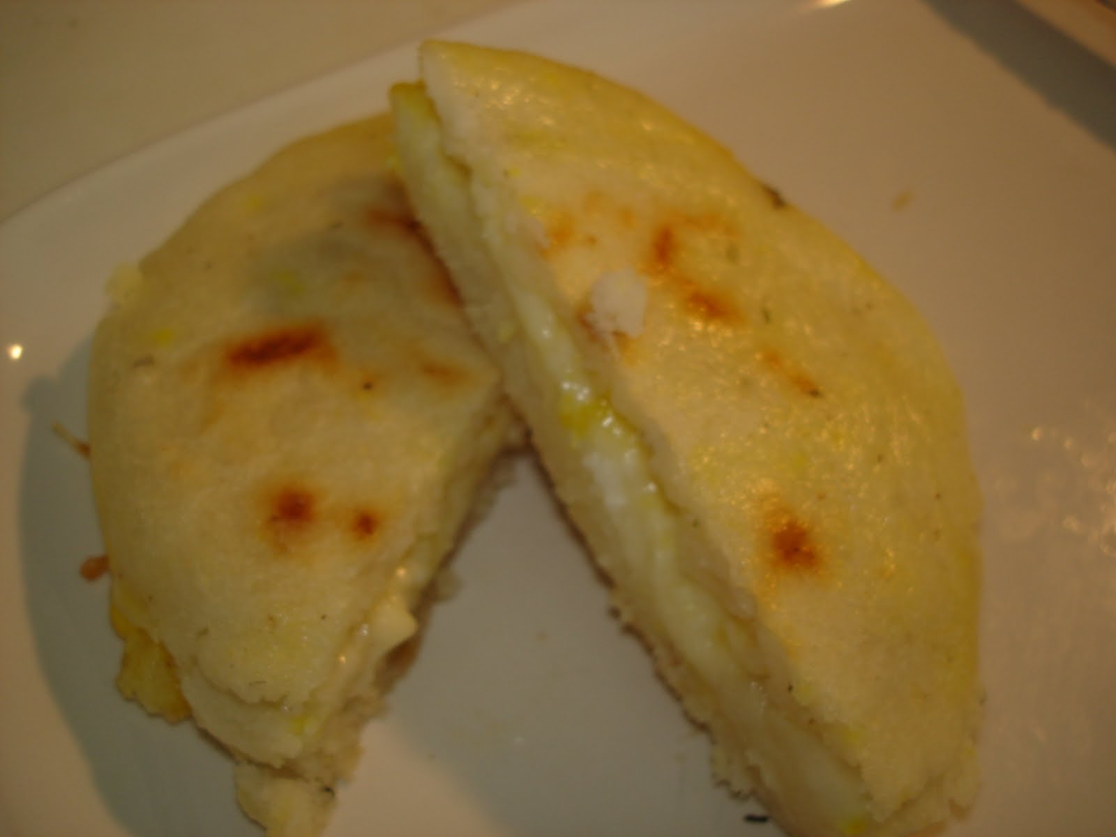 The Tiny Skillet: Arepa With Egg (arepa de huevo)