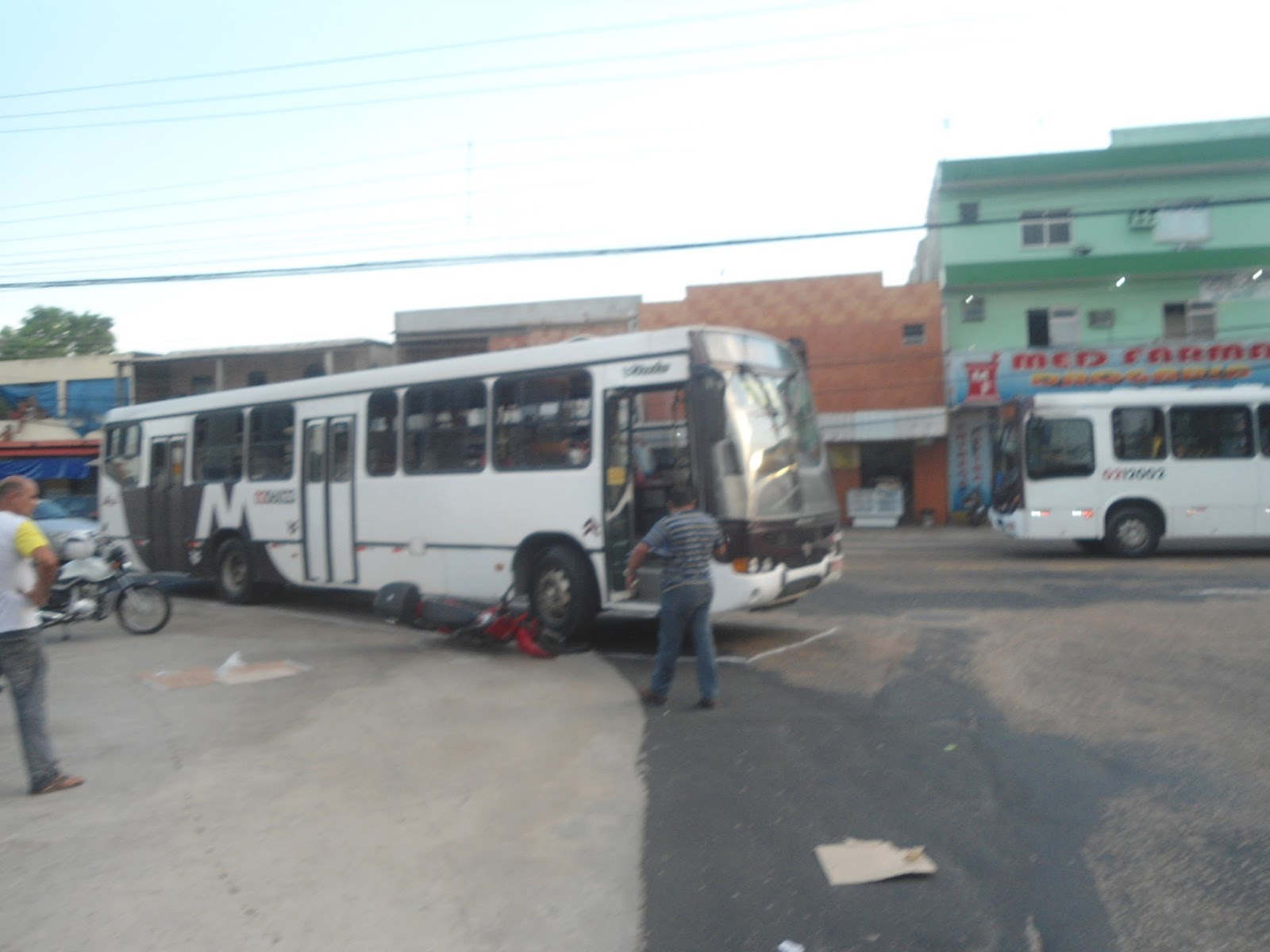 CONSULTORIA PERICIAL TRANSITO: SAINDO DE UM LOTE LINDEIRO O MOTOQUEIRO ...