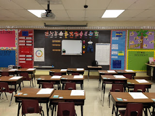 Fourth Grade Teacher Lady: My First Classroom