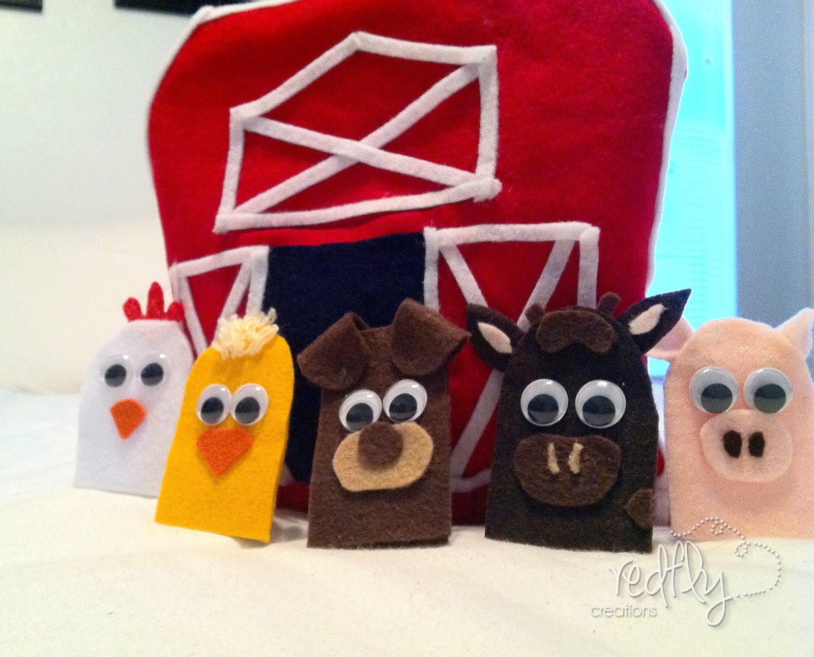 Redfly Creations: Farm Felt Finger Puppets with Barn