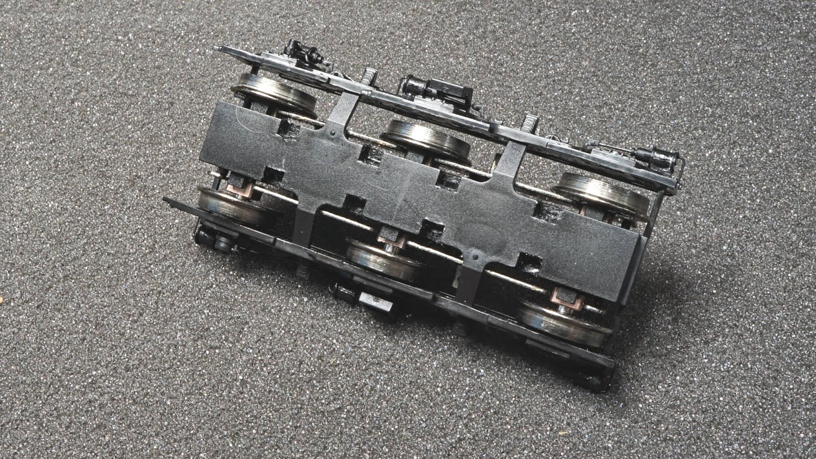 BYLONG: Accessing the gears in a Trainorama NSWGR 44 Class bogie