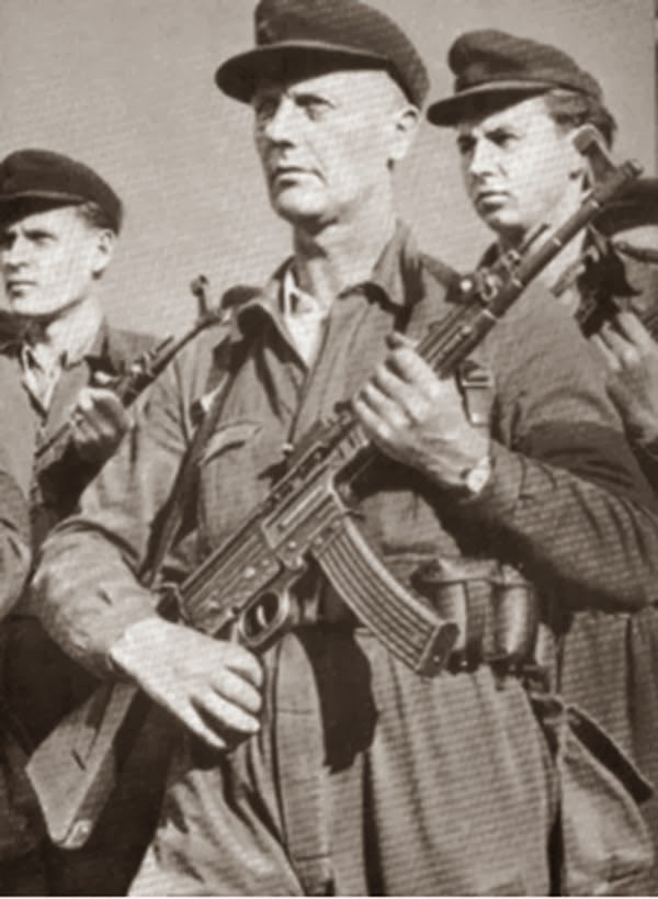 N.V.A. - D.D.R.: Kampfgruppen der Arbeiterklasse.