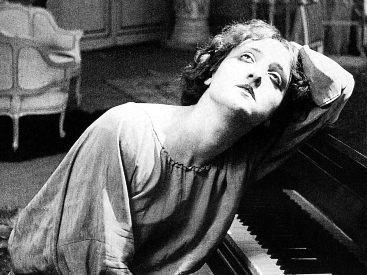 Divas of the Italian Silent Cinema: 28 Glamorous Portrait Photos of ...