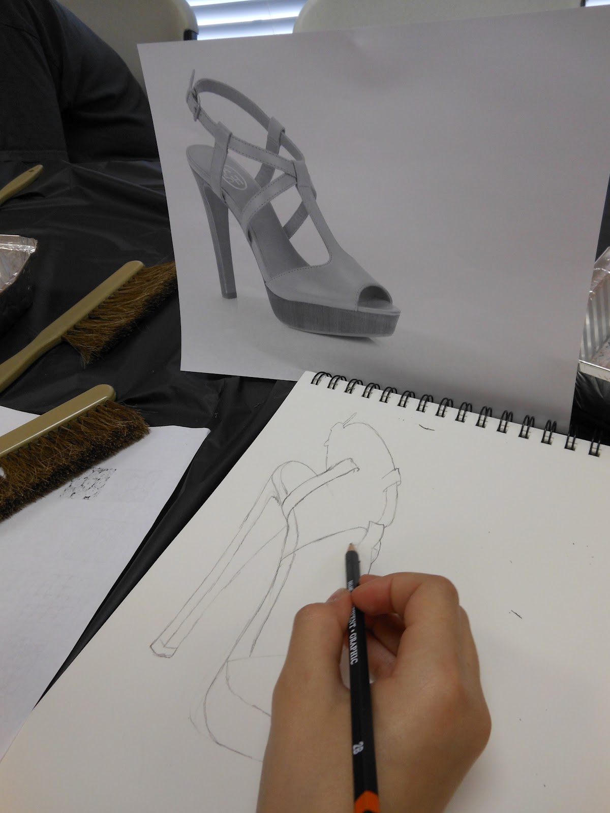 Art to Go: Shoe Contour Line Drawings