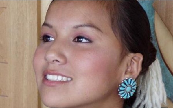 White Wolf : Navajo Singer Performs "Walk In Beauty" In Navajo (Video)