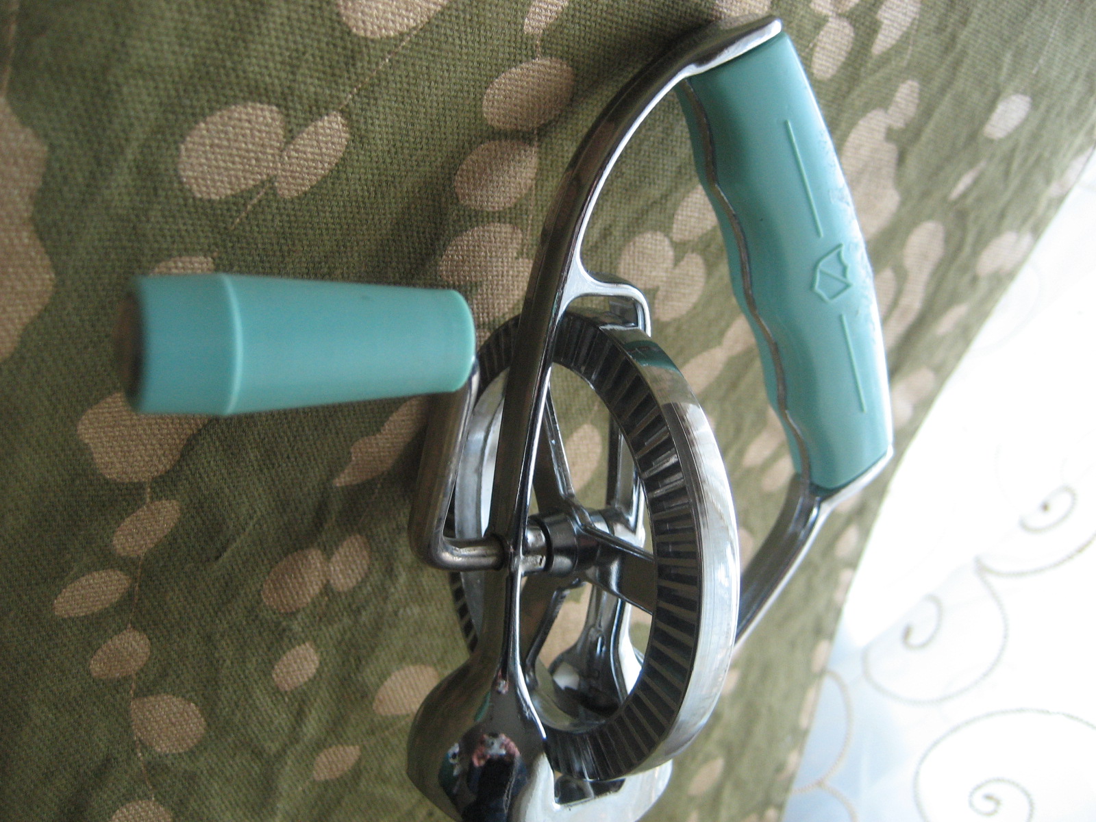 Six Balloons Vintage Delights: Vintage Bakelite Egg Beater by Turner ...