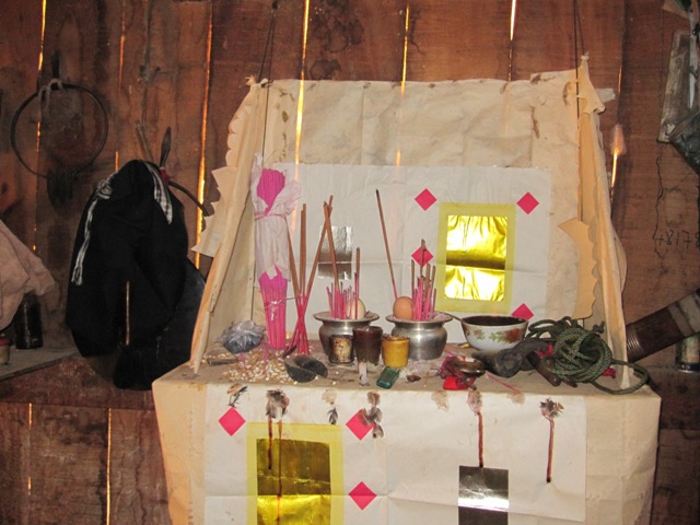 Living Lightly in Laos - for a while: Hmong and Khmu compared