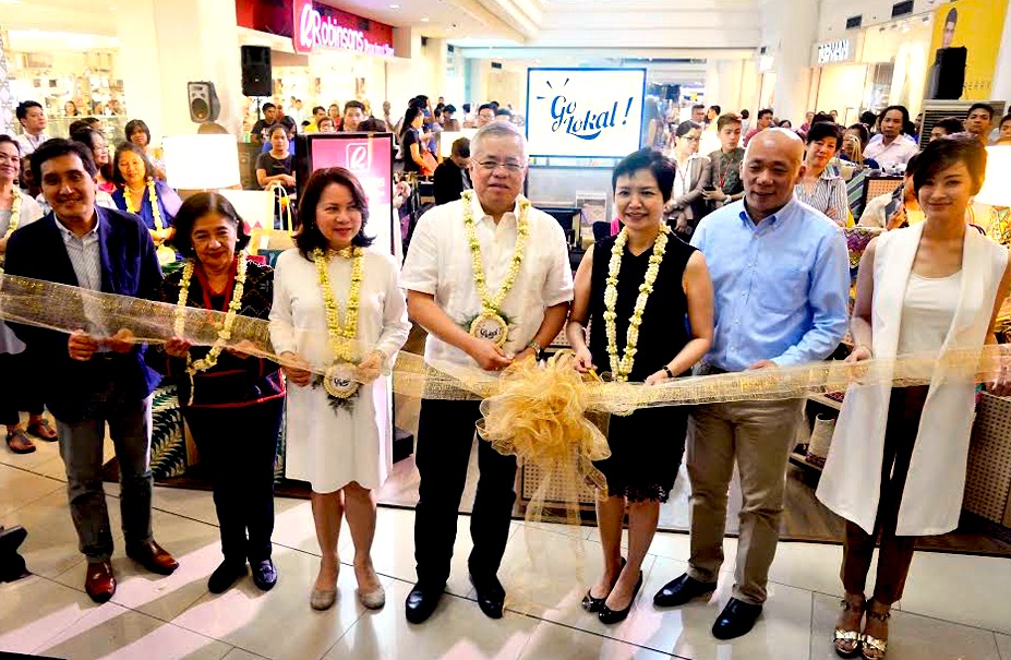 First Go Lokal! store in Robinsons Place Manila | enjoying wonderful world