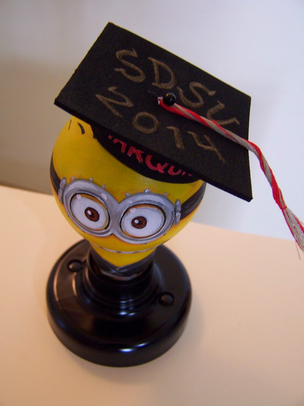 THE LIGHT BULB ART OF CHRIS MASON: MINION #3 - The Graduate!