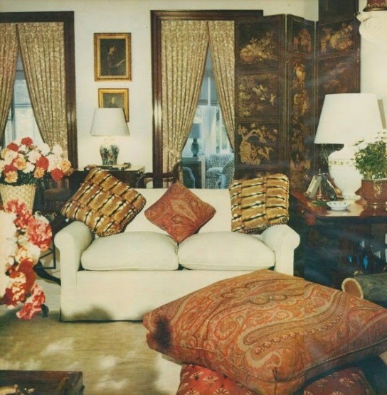 little augury: in praise of a Red Room...&