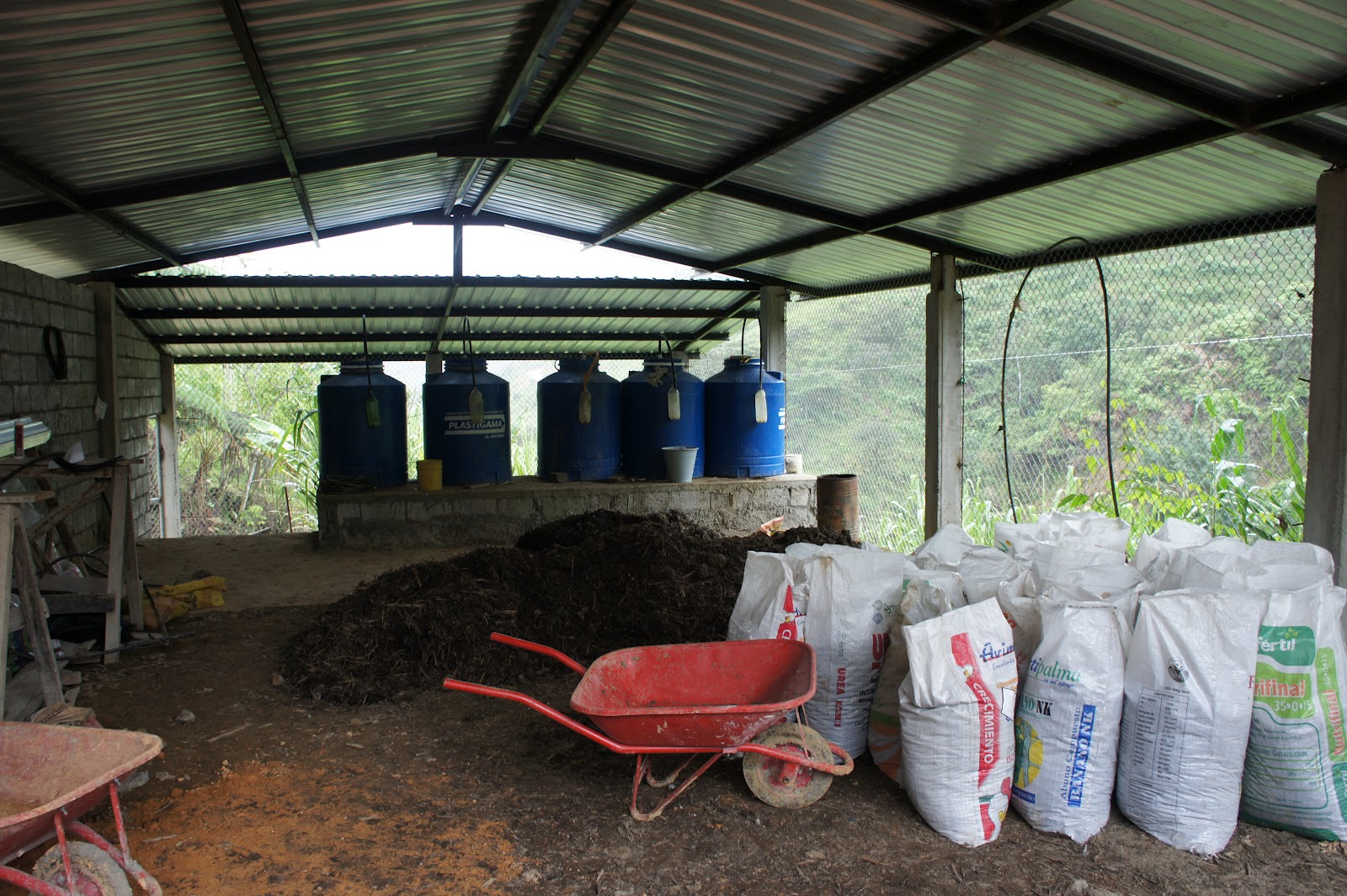 Pensamientos: Fermenting Cow Poo: Lessons in Homebrew Biol, an Organic ...