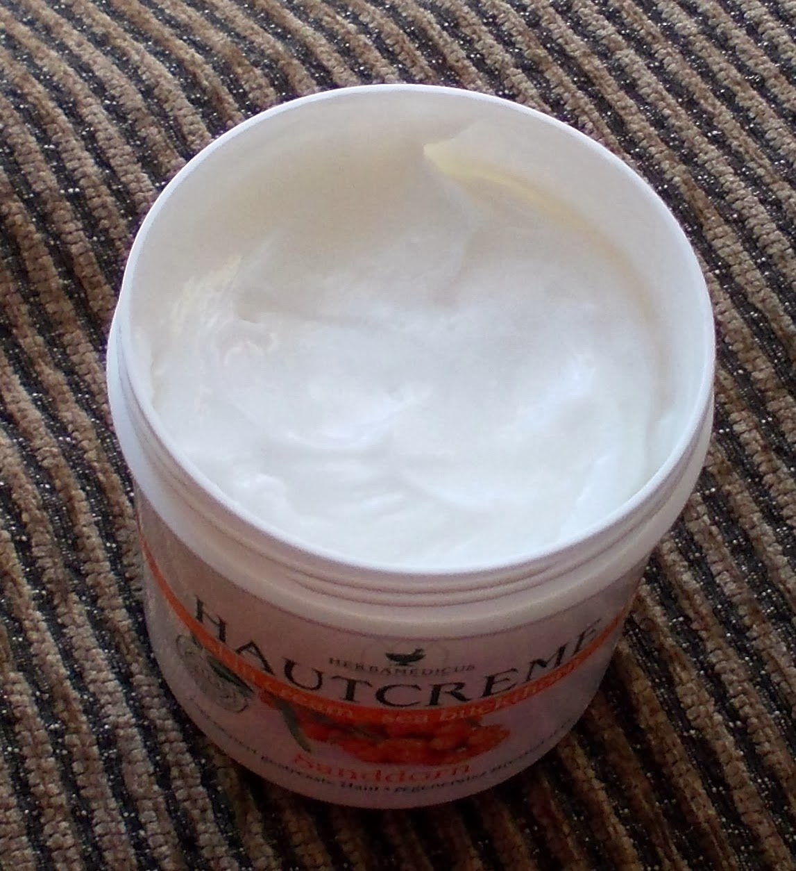 Coltul Cameliei: Crema cu catina Herbamedicus