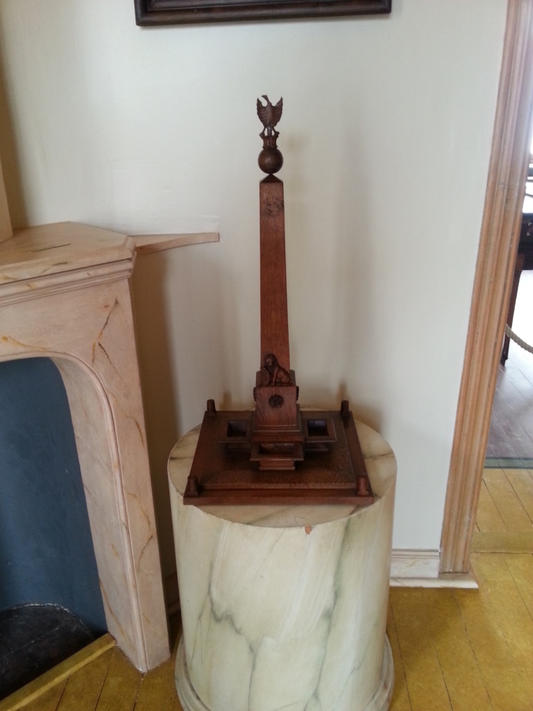 Egyptomania: Obelisk op de markt in Ronse