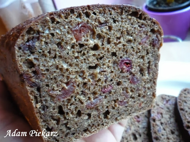 AdamPiekarz: chleb razowy z żurawiną