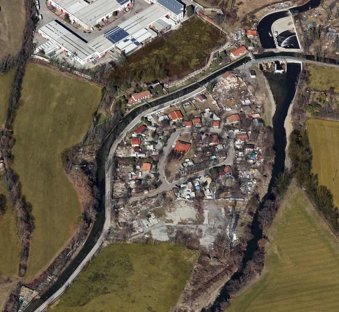 Zona Crescenzago - Si chiude il campo nomadi, si potrà passare per Via ...