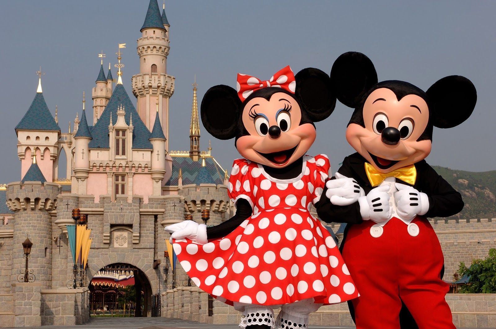 Today's Article - Minnie Mouse - Quizmaster Trivia: Drink While You ...