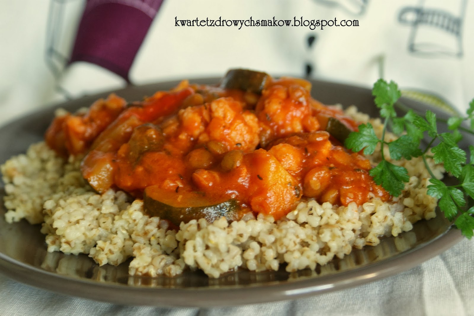 Kwartet Zdrowych Smaków: Gulasz z kurczakiem, warzywami i soczewicą