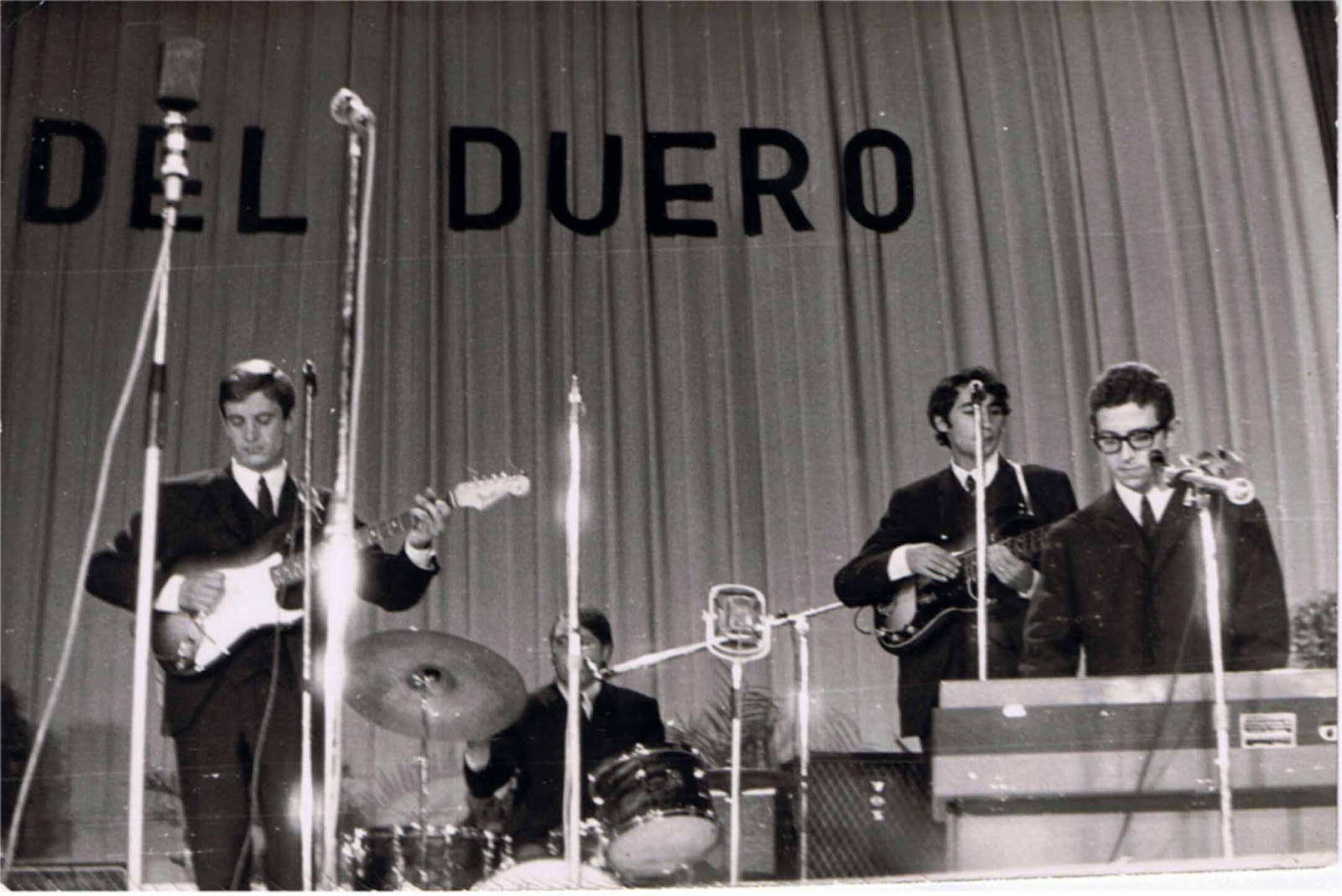 La Linea en Blanco y Negro: The Rocking Boys, Su Historia