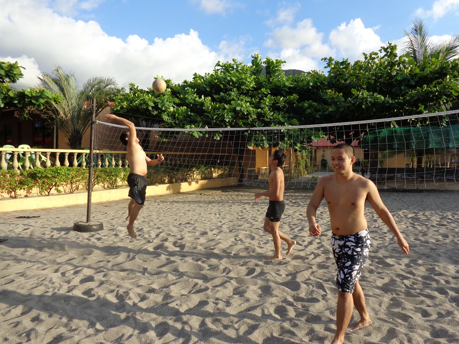 travelogue: Zambales Series Version 1.0: Canoe Beach Resort, Pundakit ...