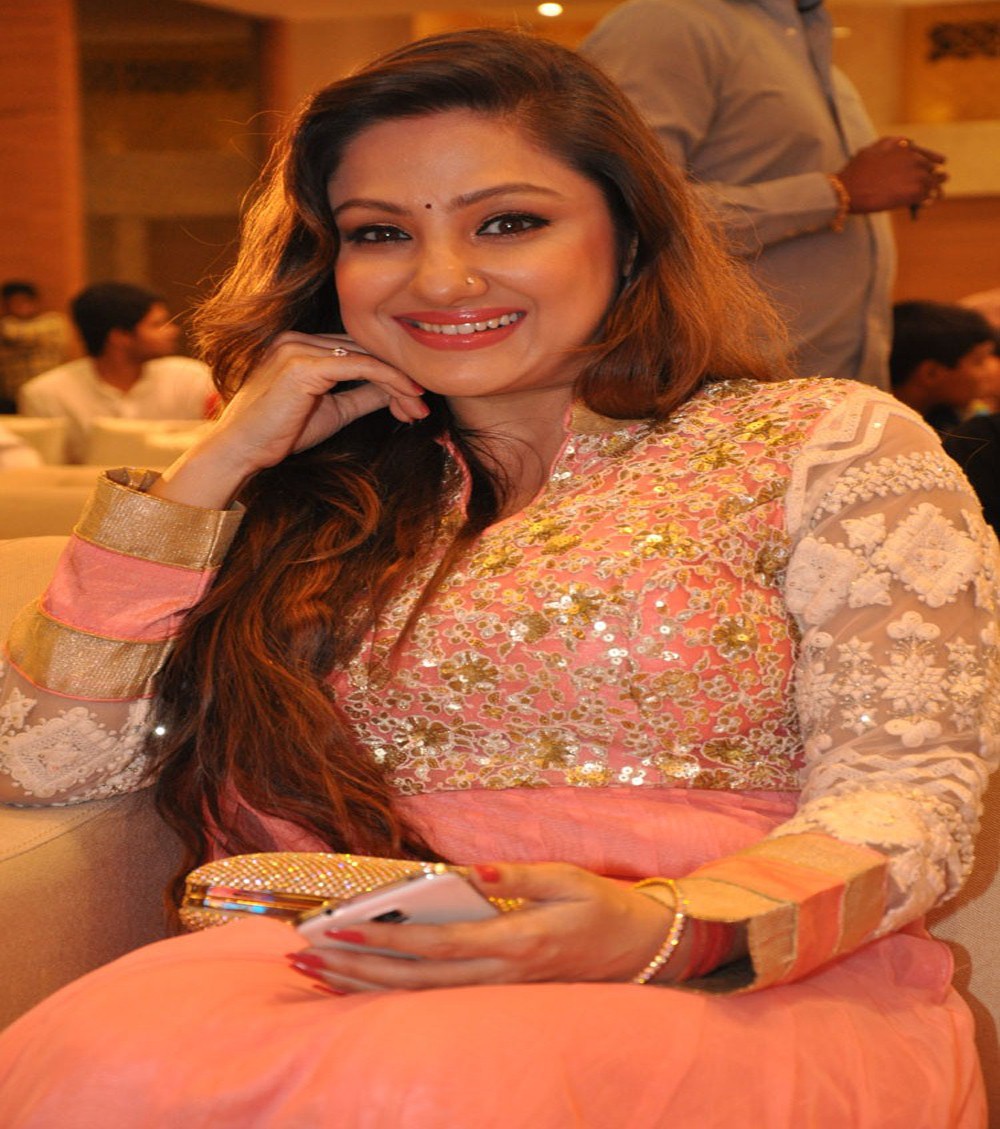 Priyanka Upendra Latest Glamour Hot PhotoShoot Images At Movie Press ...